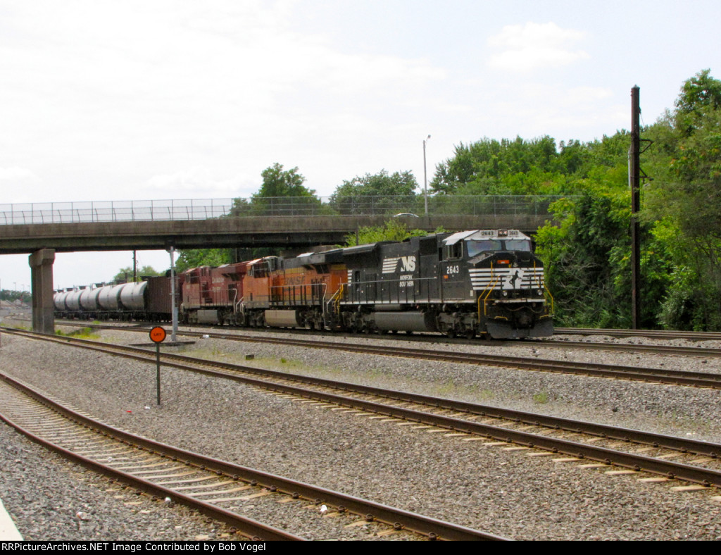 NS 2643, BNSF 6846, CP 8829